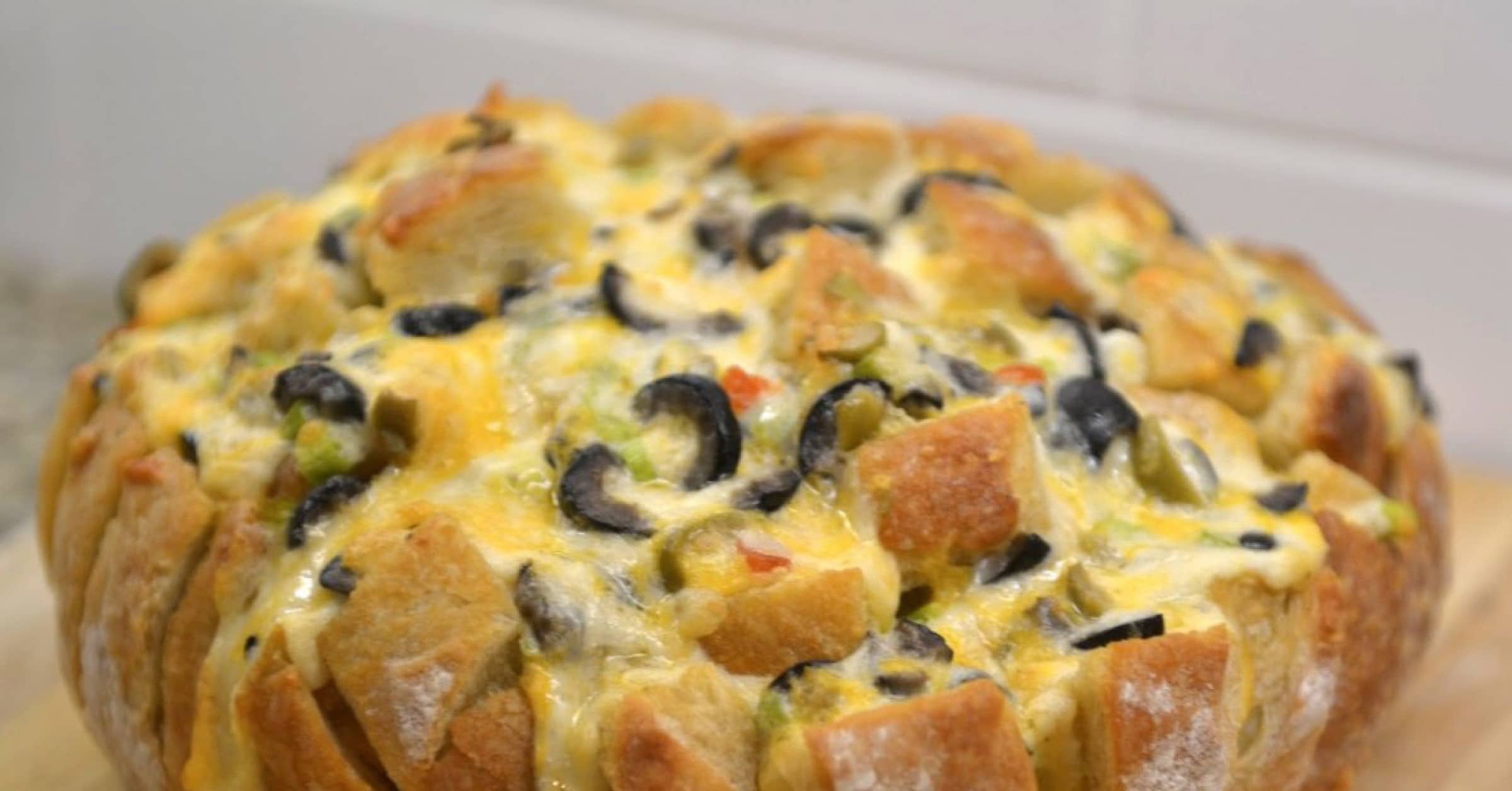 Bloomin' Olive Bread Appetizer | Olive Bread Recipe | DIY Olive Bread